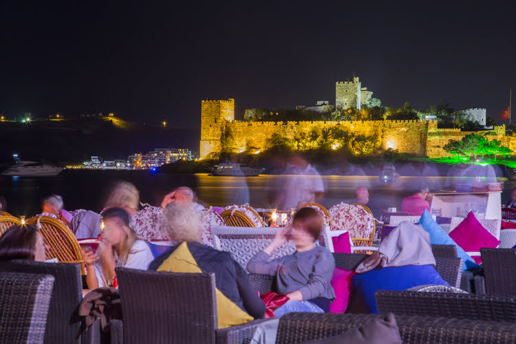 享受博德鲁姆的夜生活 - Bodrum Gece Hayatının Keyfini Çıkarın - 土耳其
